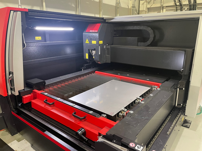 ～設備導入 AMADA ファイバーレーザーBREVIS～｜お知らせ｜ブローチ研削工業所